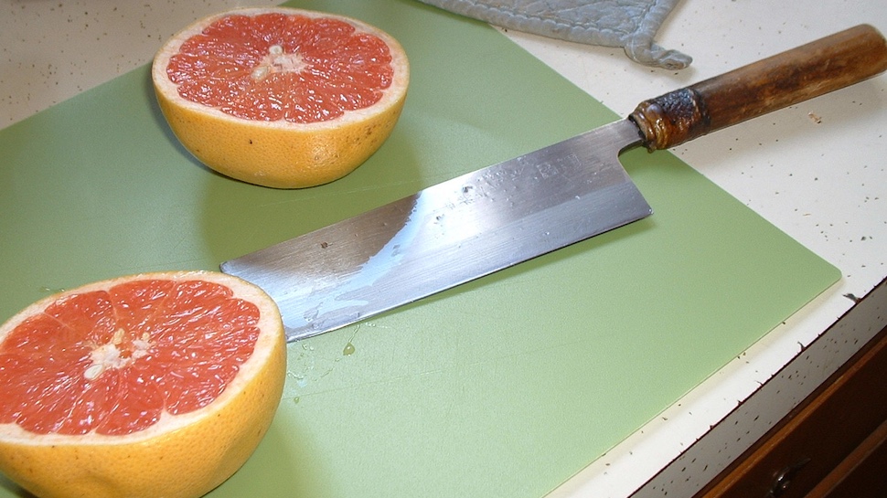 Watch 30 Minutes of Objects Getting Cut by a Hot Knife - Nerdist