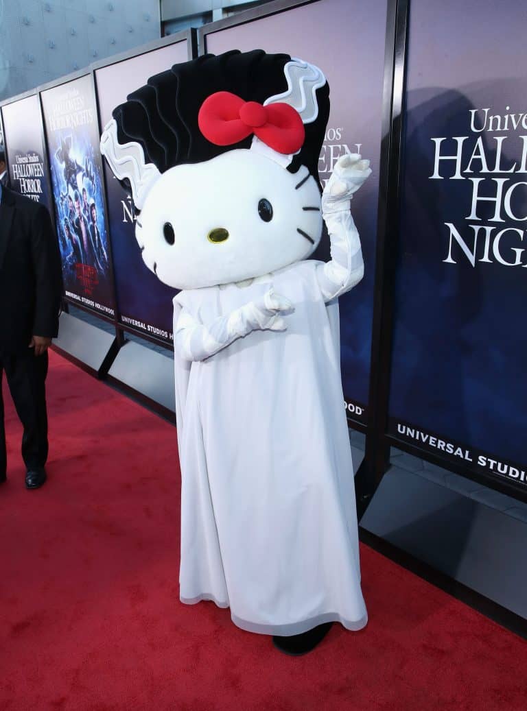 HELLO KITTY Cosplayed Bride of Frankenstein for Universal's Halloween ...