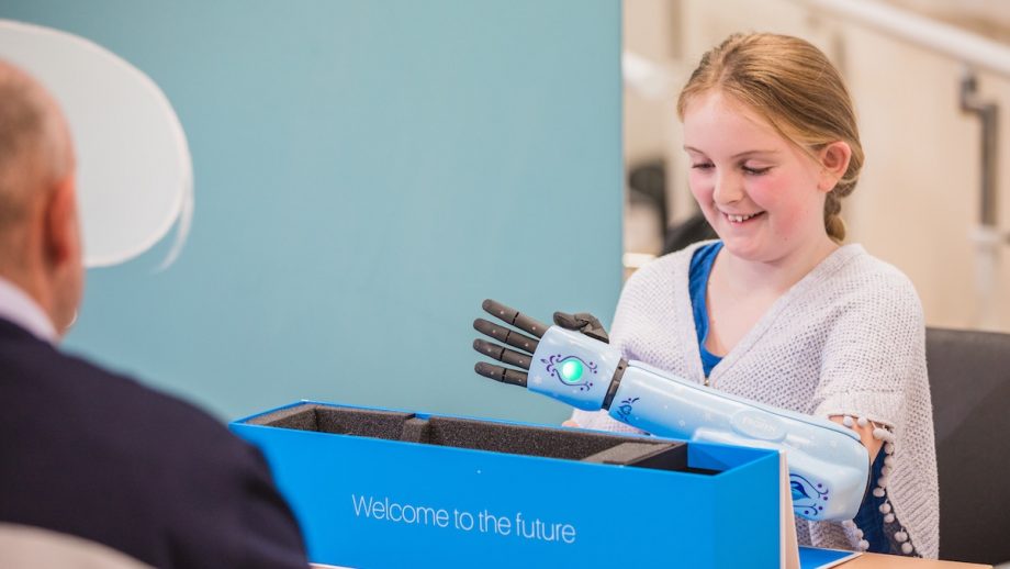 Amazing Company Gives Young STAR WARS Fan a BB-8 Decorated Bionic Arm ...