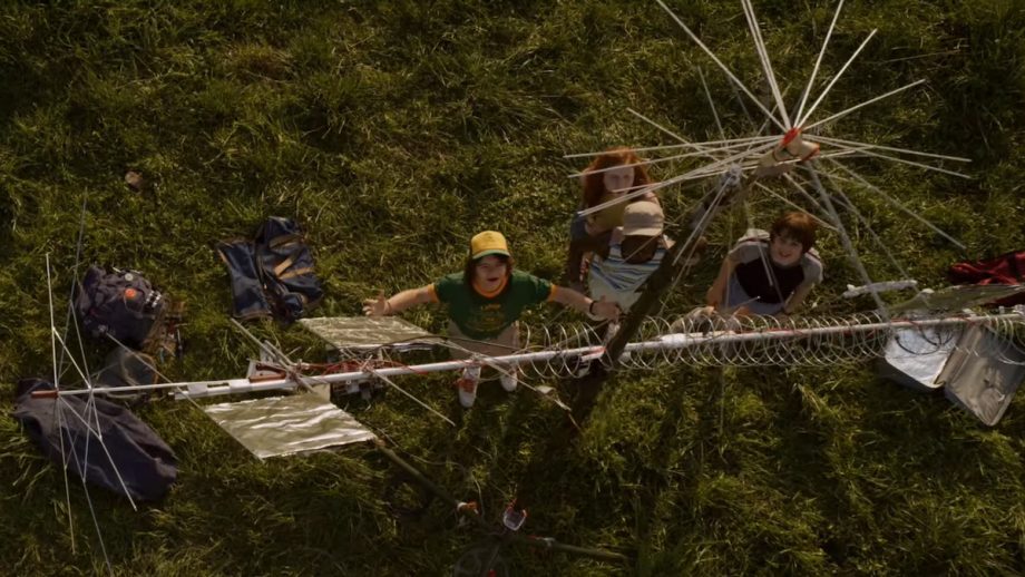 A Complete Breakdown of the STRANGER THINGS 3 Trailer - Nerdist