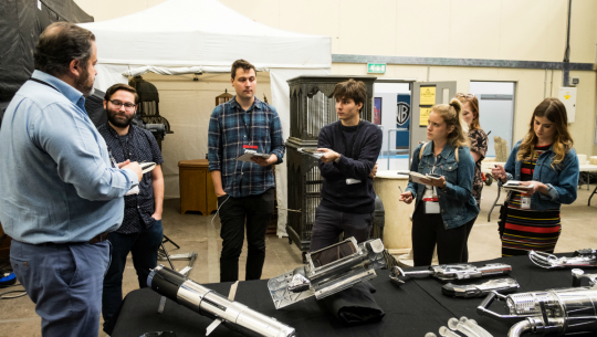 Behind the Scenes of MEN IN BLACK: INTERNATIONAL's Jaguar Full of Guns ...