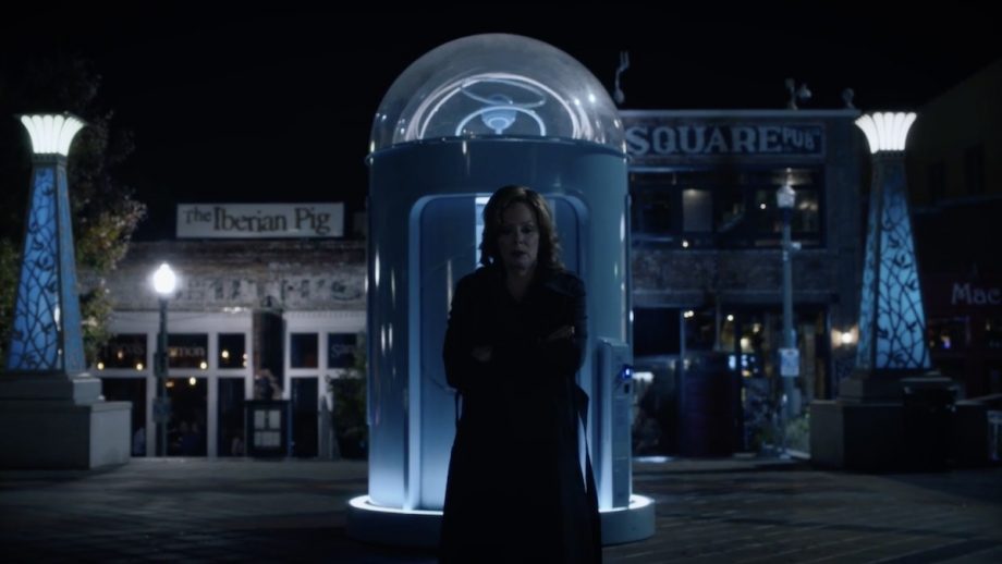 The Meaning of Laurie Blake's Joke on WATCHMEN - Nerdist