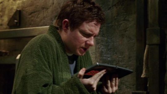 17 Life Lessons From HITCHHIKER'S GUIDE Hero Arthur Dent - Nerdist