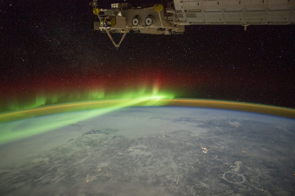 Mars Exhibits 'Green Glow' in Atmosphere, Just Like Earth - Nerdist