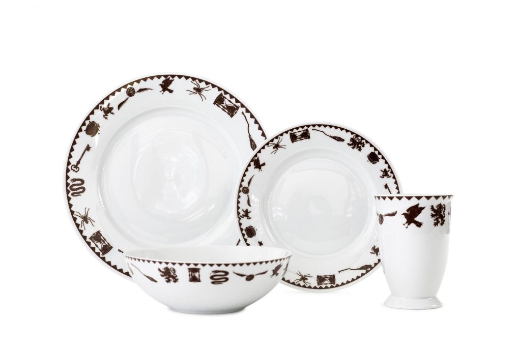 Throw a Magical Party with HARRY POTTER Dinnerware - Nerdist