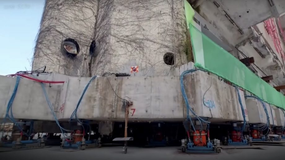 Watch an Entire Building 'Walk' to Its New Location - Nerdist