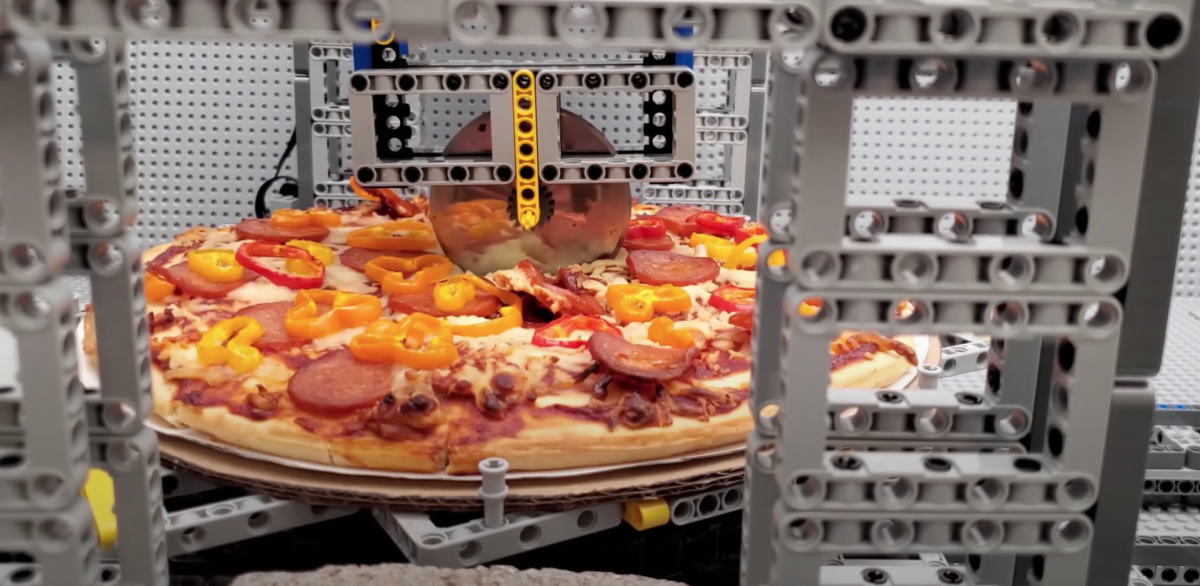 LEGO 'Pizza Factory' Automates Perfect Pizza-Making Process - Nerdist