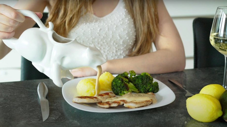 This Puking Kitty Gravy Boat Won't Pour a Hairball - Nerdist