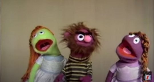Enjoy the First Performance of "Mah Na Mah Na" from SESAME STREET - Nerdist