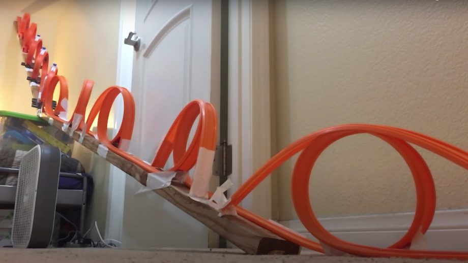 Watch New World Record for Most Hot Wheels Loop-the-Loops - Nerdist