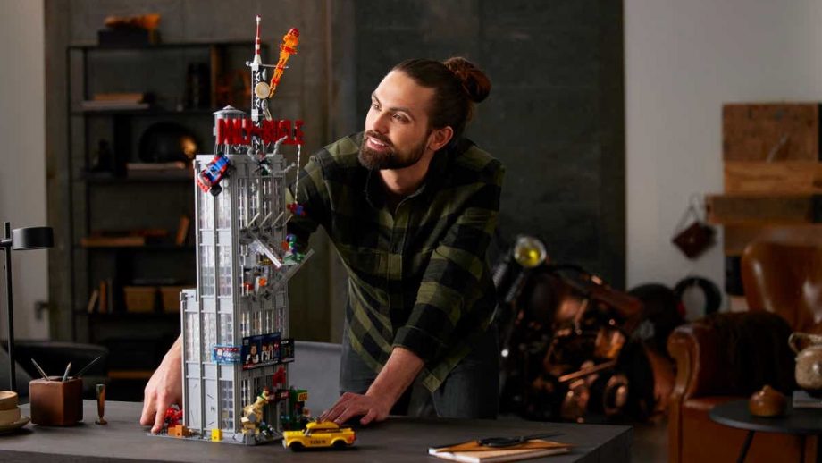SPIDER-MAN'S Daily Bugle Building Is a New Colossal LEGO Set - Nerdist