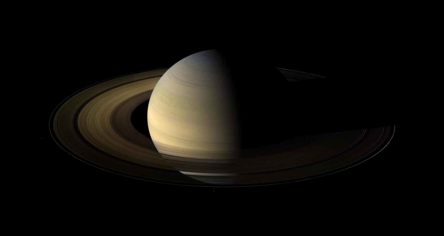 Waves in Saturn's Rings Reveal Its Fuzzy Core of Ice - Nerdist