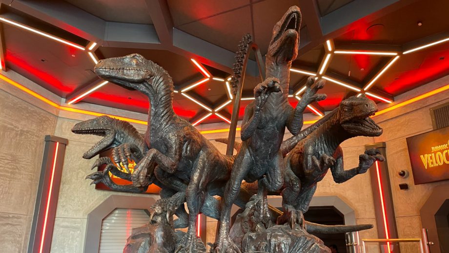 The JURASSIC WORLD VelociCoaster Brings Back JURASSIC PARK Magic - Nerdist