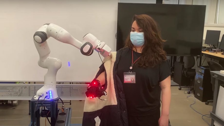 MIT Engineers Program Robot to Help People with Disabilities - Nerdist