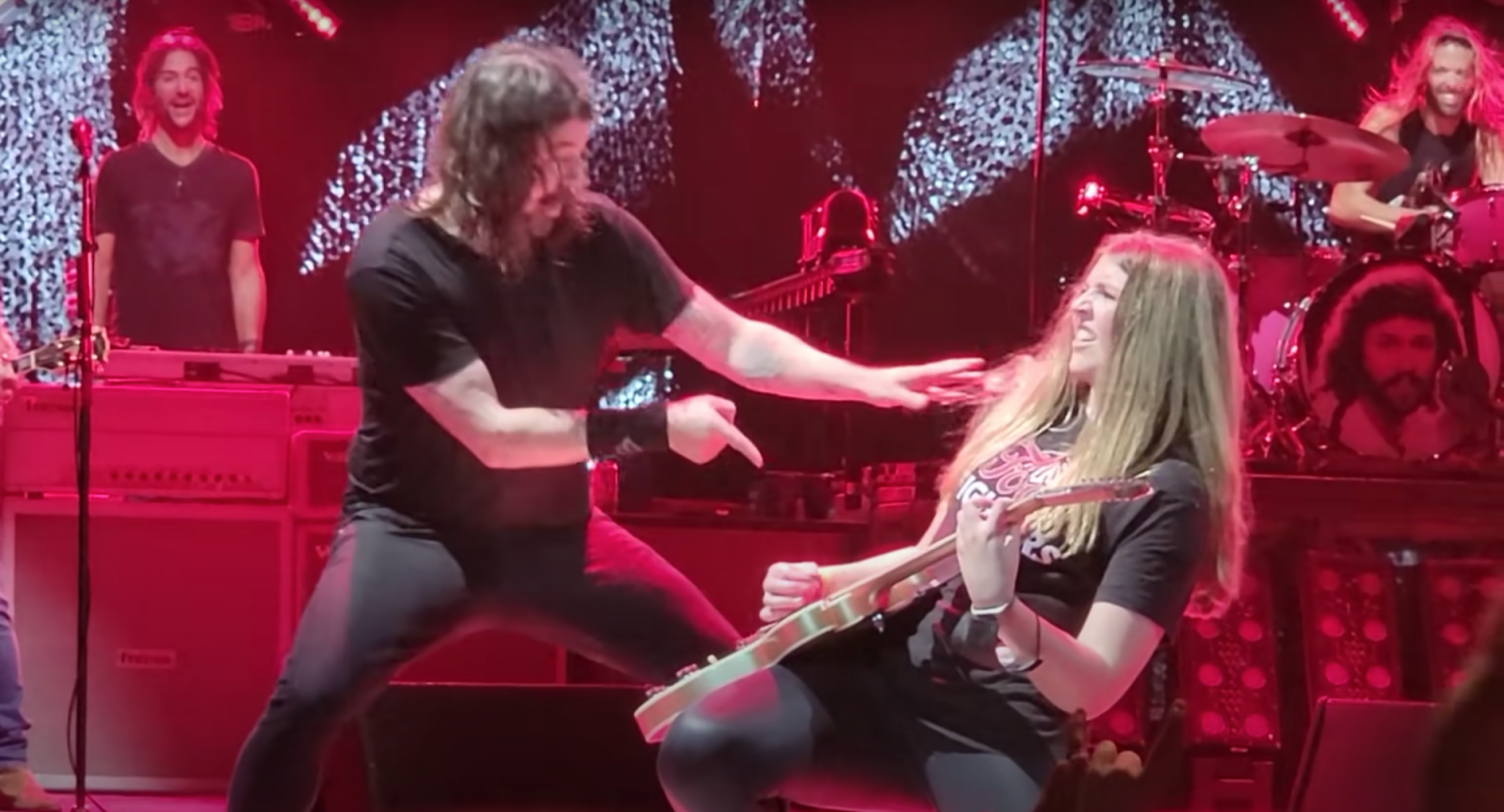 Dave Grohl Invites Fan Guitarist On Stage for Epic Shredding - Nerdist