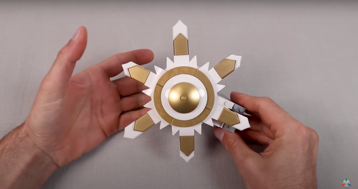 This LEGO Christmas Tree Topper 'Twinkles' Beautifully - Nerdist