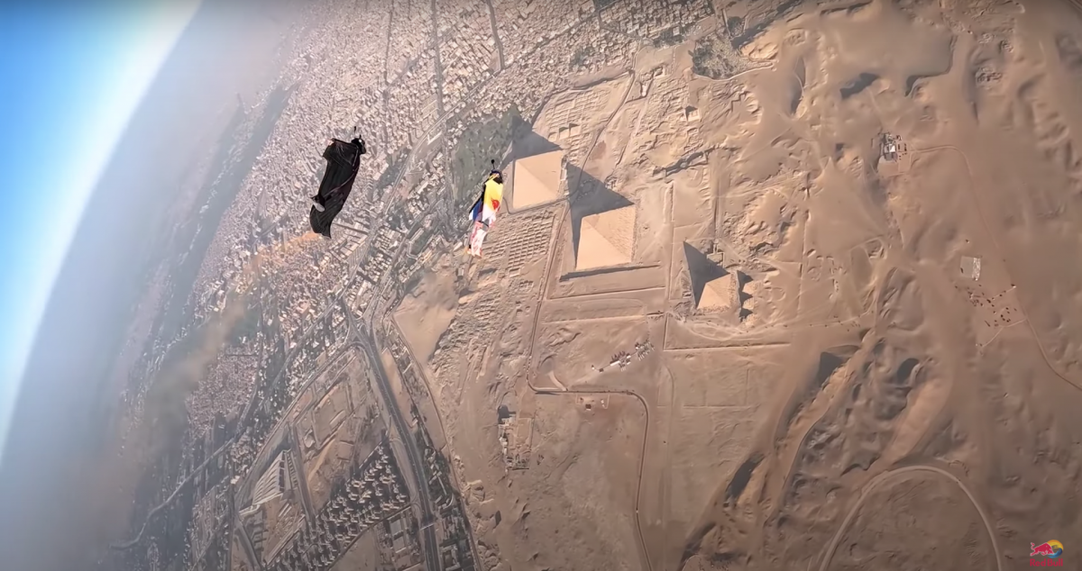 Wingsuit Jumpers Soar Amazingly Close to Pyramids of Giza - Nerdist
