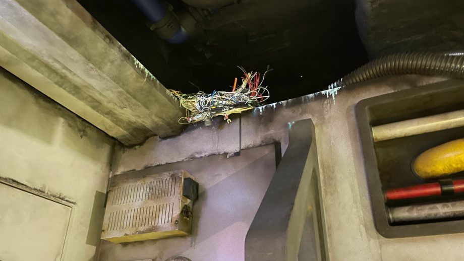 STAR WARS Cargo Bay Has a Ton of Creature Details, Including Porg Poop ...