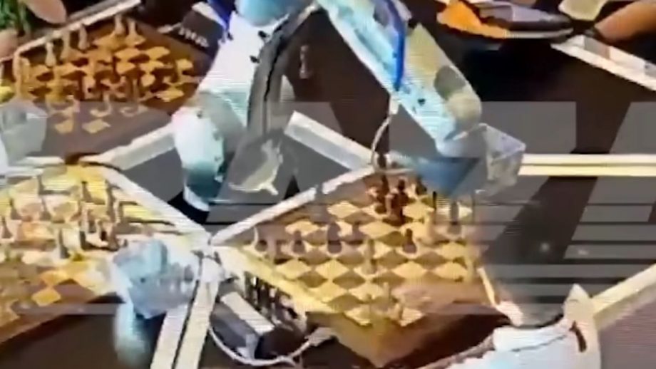 A Chess Robot Broke the Finger of Its 7-Year-Old Opponent - Nerdist