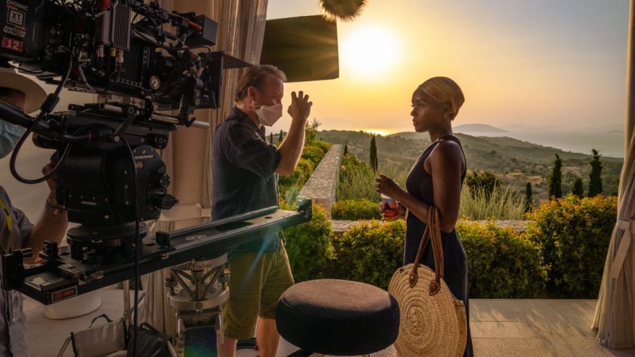 KNIVES OUT 2 Reveals Release Date, First Looks, GLASS ONION Plot ...