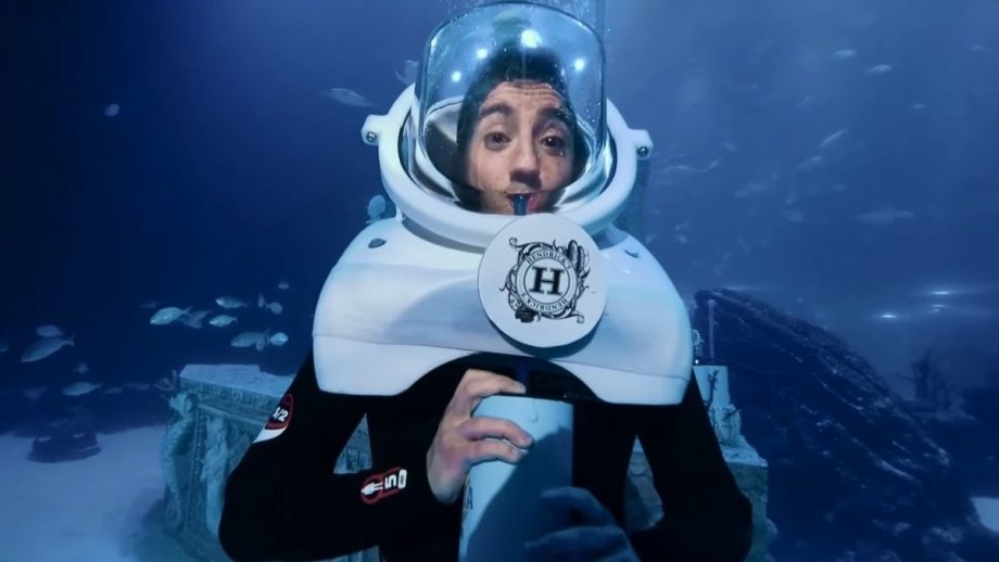 Seas the Day at This Underwater Pop-Up Bar - Nerdist