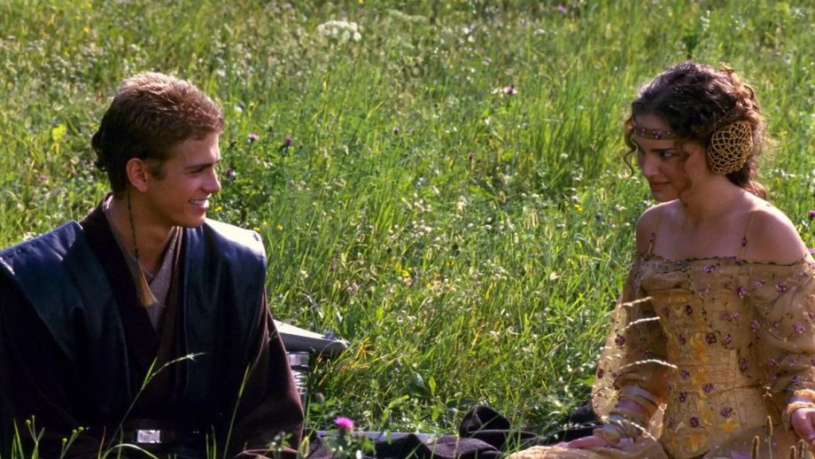 Natalie Portman Stole Anakin's Padawan Braid from ATTACK OF THE CLONES ...