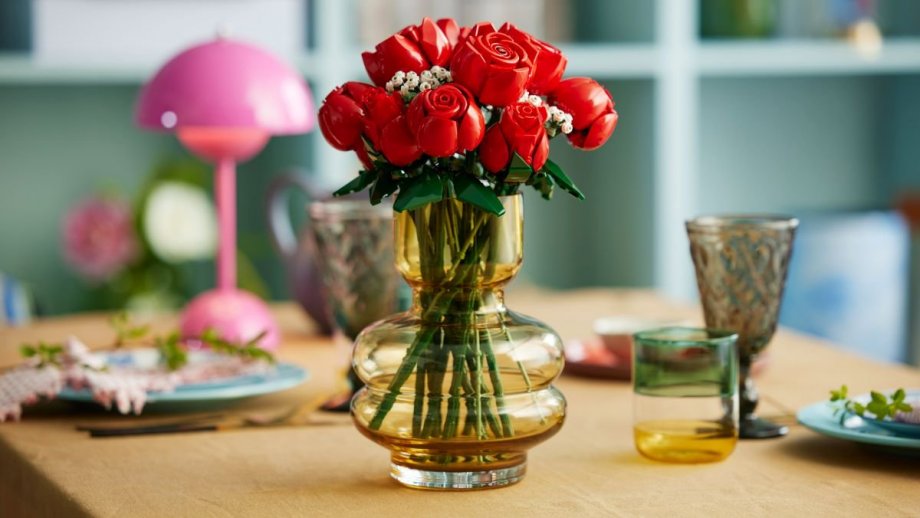 LEGO Roses Set Brings the Ultimate Bouquet to Its Botanical Collection ...