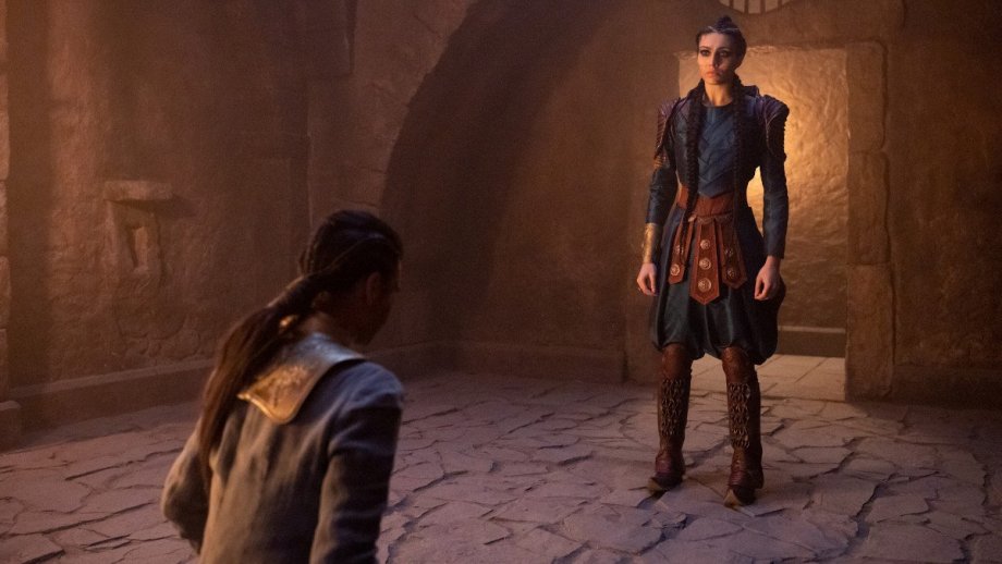 THE WHEEL OF TIME’s Madeleine Madden, Zoë Robins, and Ceara Coveney on ...