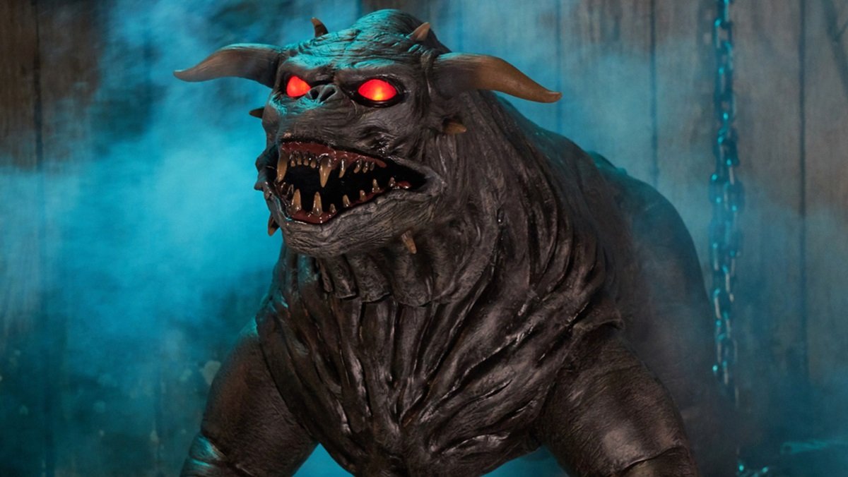 GHOSTBUSTERS Life-Size Terror Dogs Return to Spirit Halloween This Year ...