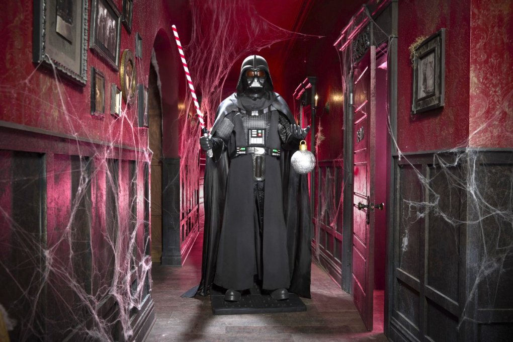 This 7-Foot-Tall Darth Vader From Home Depot Is Perfect for All Seasons ...