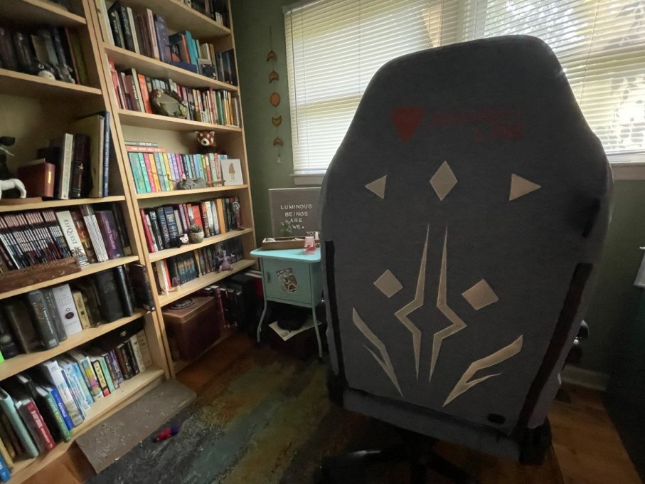 Secretlab's TITAN Evo Gaming Chair Brings Ahsoka Tano to My Office ...