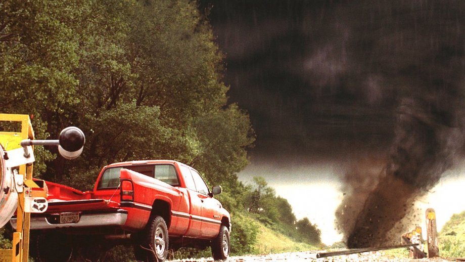 TWISTER Director Jan de Bont on the Film's First 4K Remaster, Bill Paxton, and Philip Seymour ...