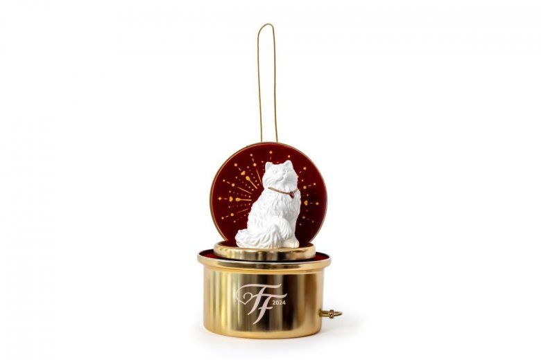 This Cat Christmas Tree Will Give Our Feline Overlords the Holiday They ...