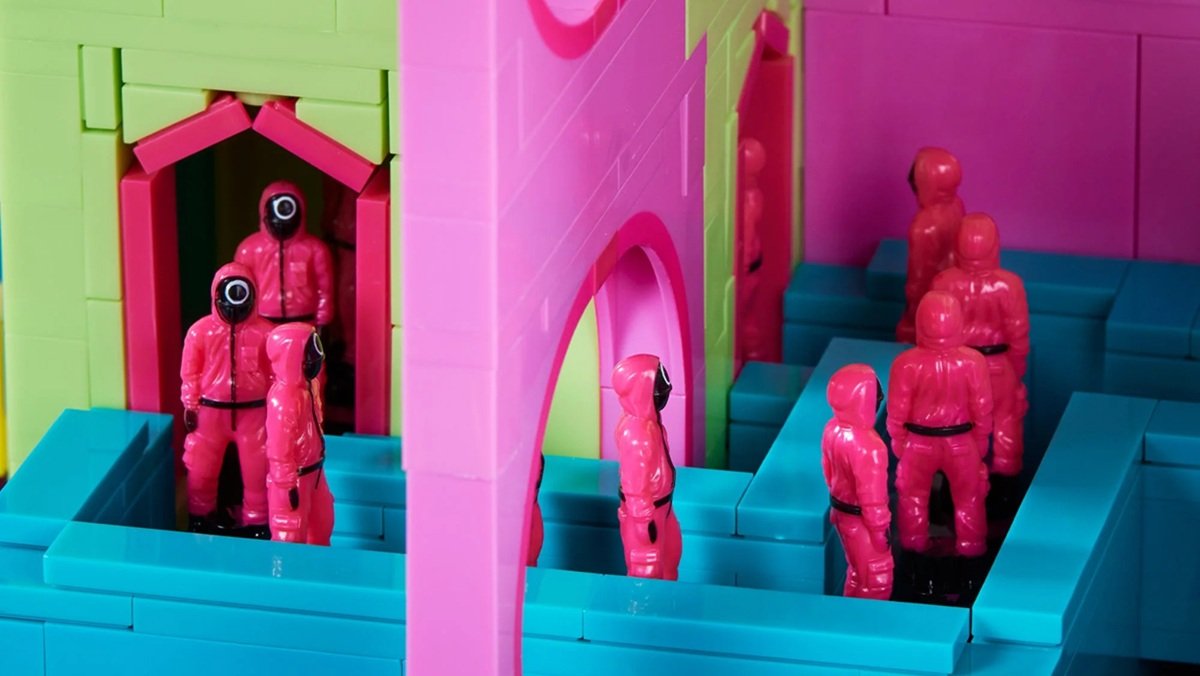 Mattel Has a SQUID GAME Building Set for Fans of Shapes and Colors ...