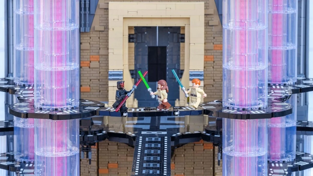 Amazing STAR WARS "Duel of the Fates" LEGO Fan Build Has 13,000 Pieces ...