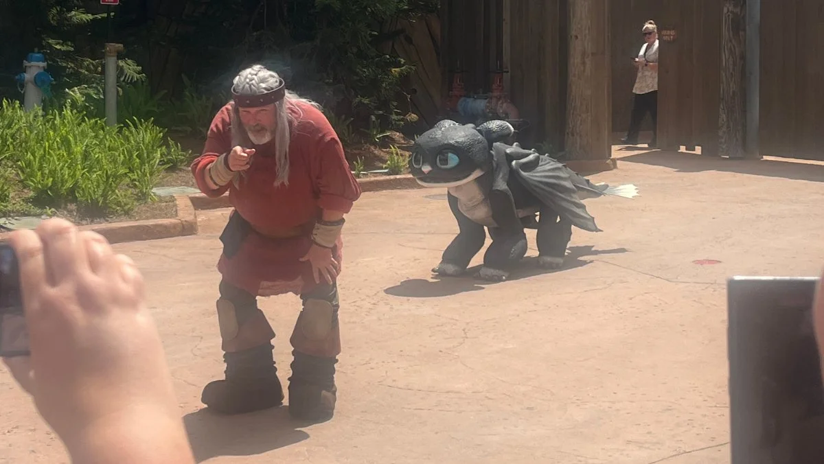 Universal Epic Universe's Isle of Berk Is a Dragon Animatronic ...