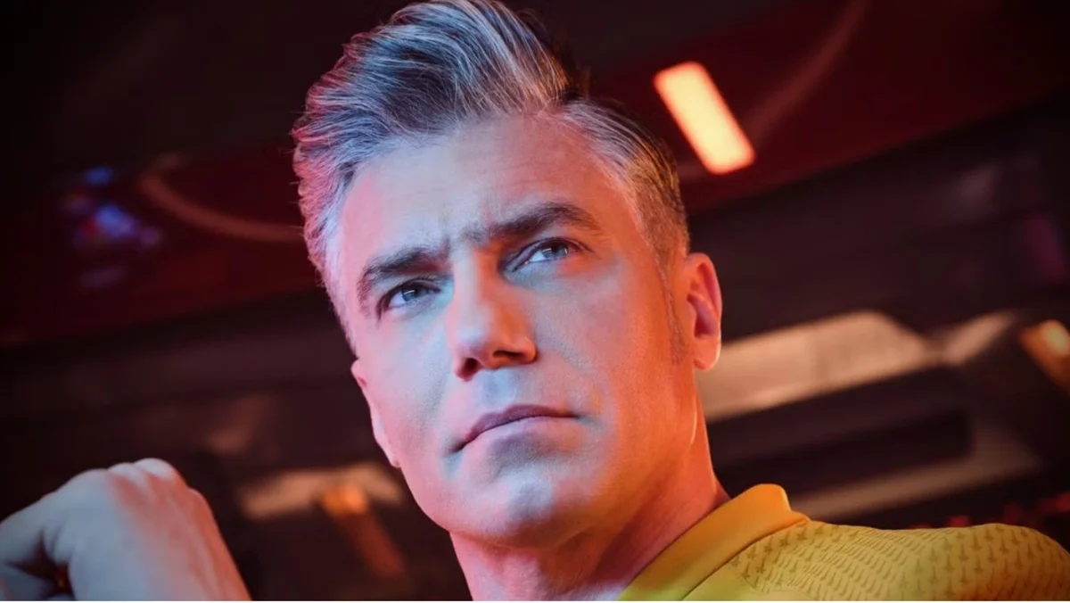 Get Captain Pike's STAR TREK: STRANGE NEW WORLDS Hair in This Tutorial ...